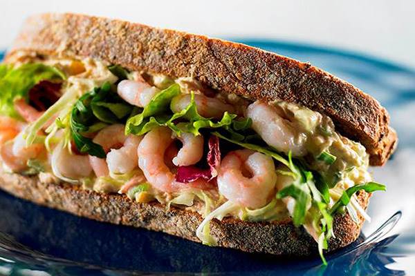 Grovt Grekiskt bröd med Räkor och Tonfisksallad | LM Unibake